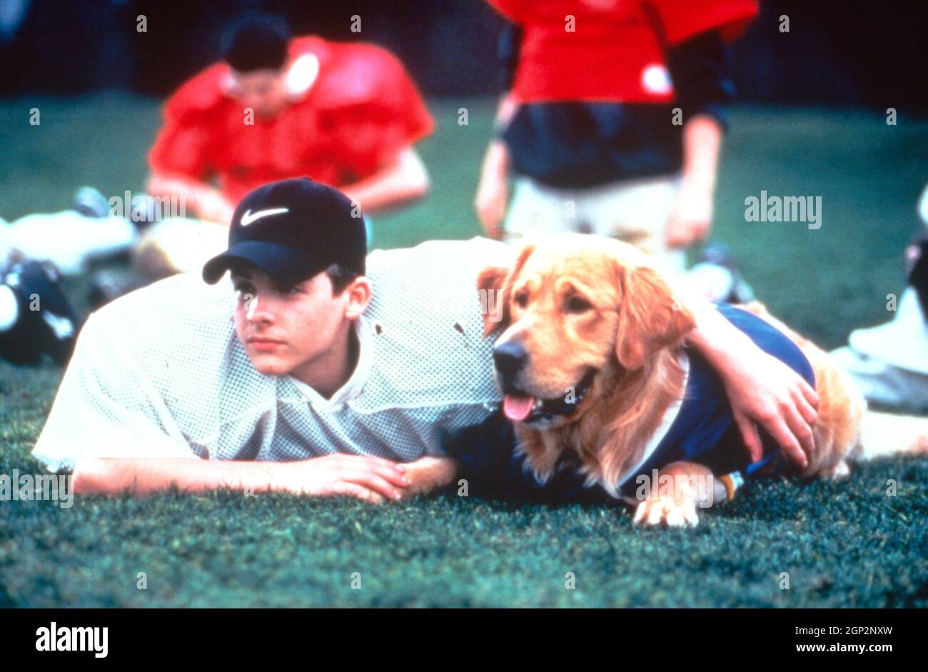 AIR BUD: GOLDEN RECEIVER, (aka AIR BUD 2), from left: Kevin Zegers ...
