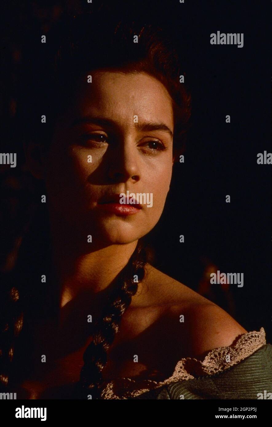 ARMY OF DARKNESS, Embeth Davidtz , 1993. © Universal /courtesy Everett ...