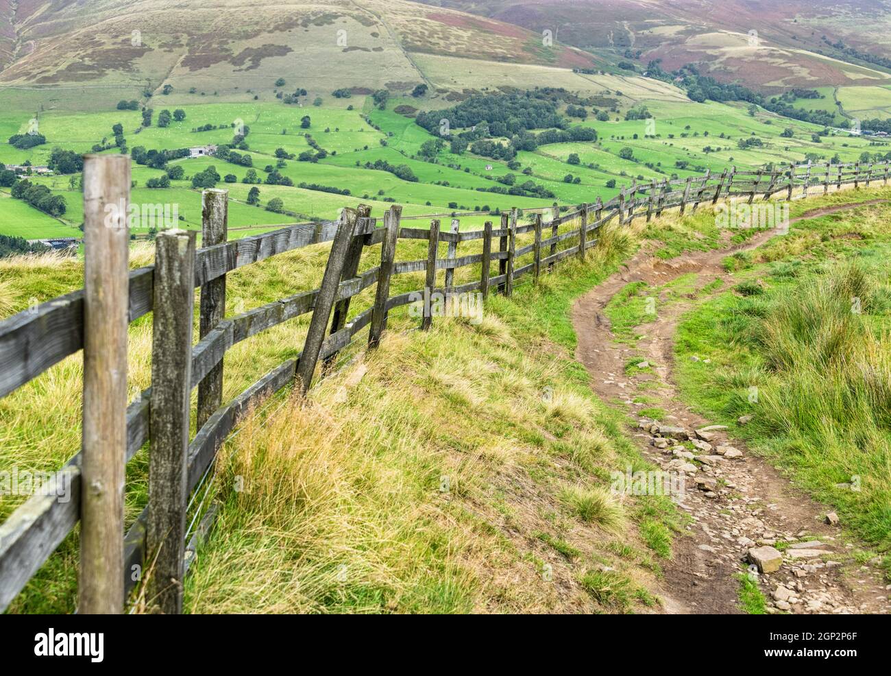 A wooden fence along the Great Ridge, Peak District National Park ...