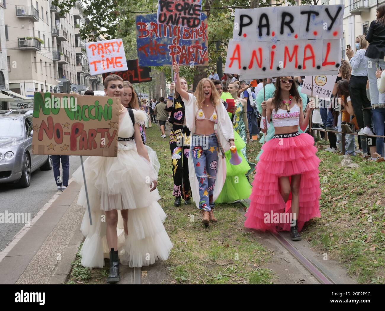 Many models spot parade during Milano fashion week before Dolce ...