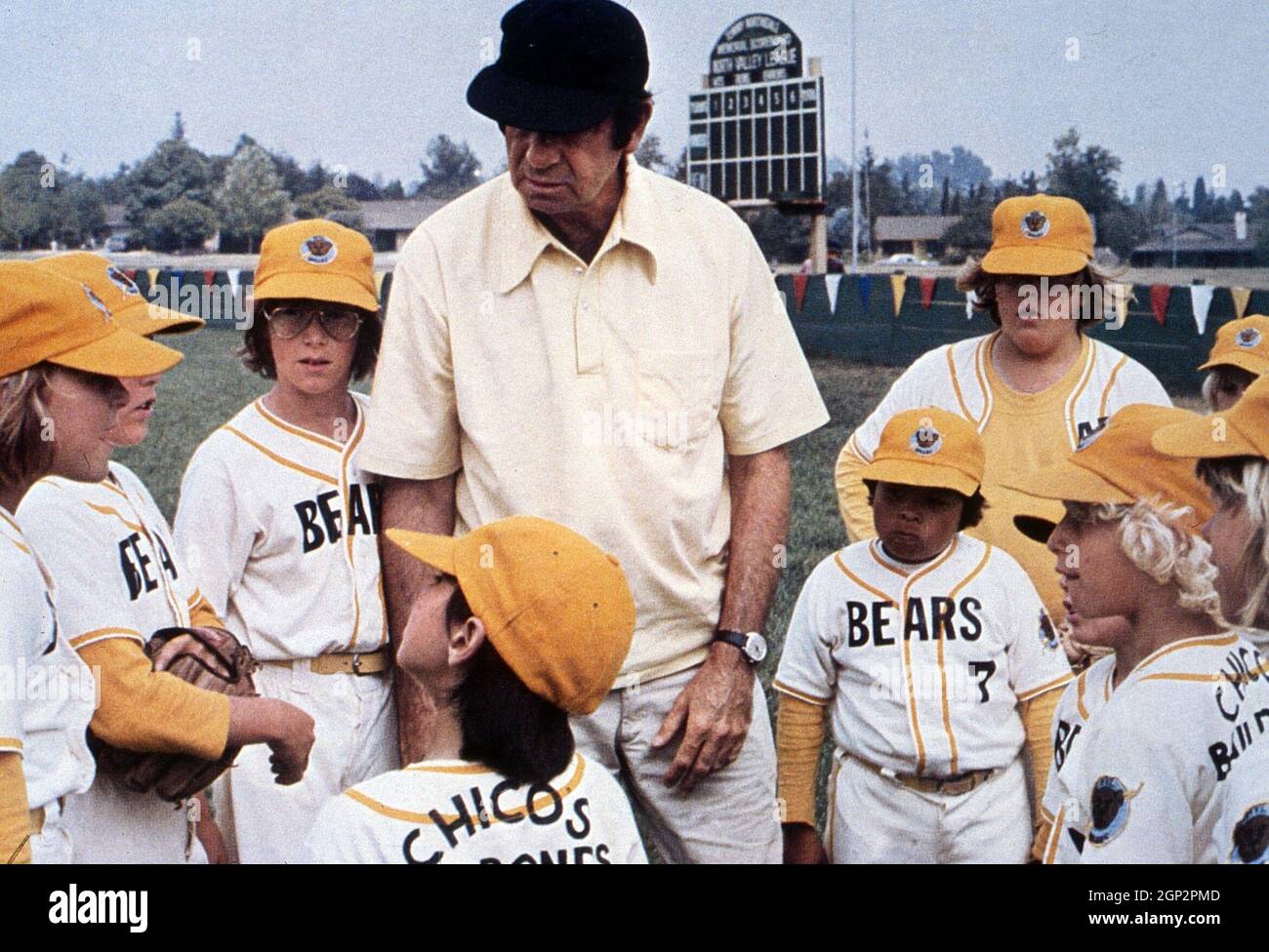 THE BAD NEWS BEARS, Tatum O'Neal (left), Jackie Earle Haley (back left ...