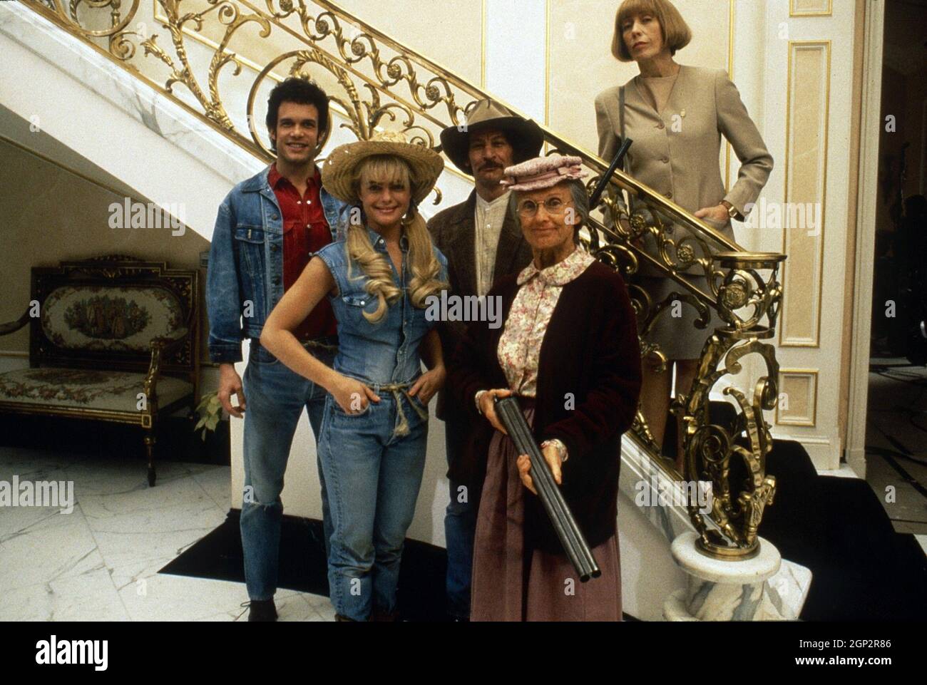 THE BEVERLY HILLBILLIES, from left: Diedrich Bader, Erika Eleniak, Jim ...