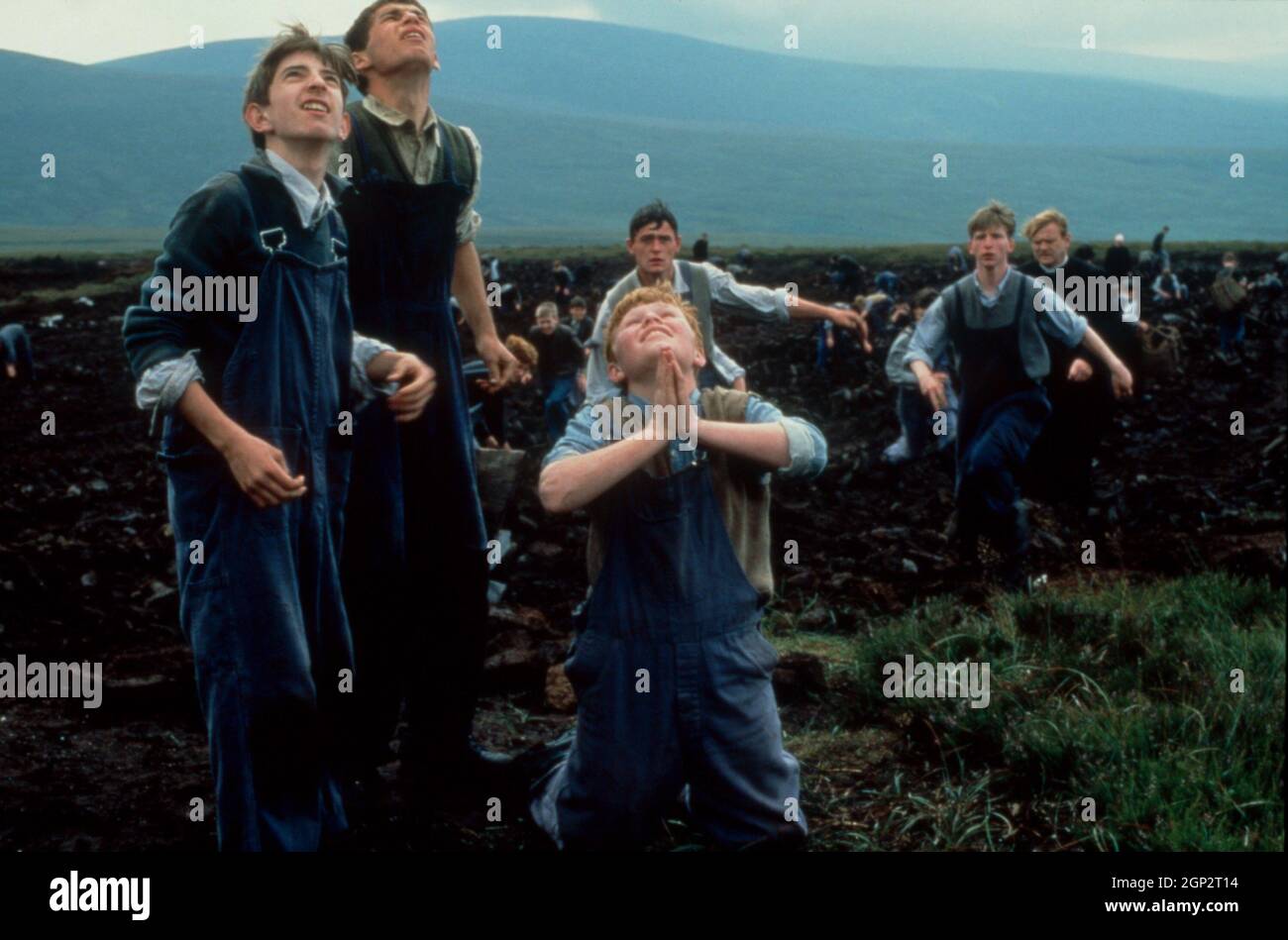 THE BUTCHER BOY, Eamonn Owens (kneeling), 1997. © Warner Bros ...
