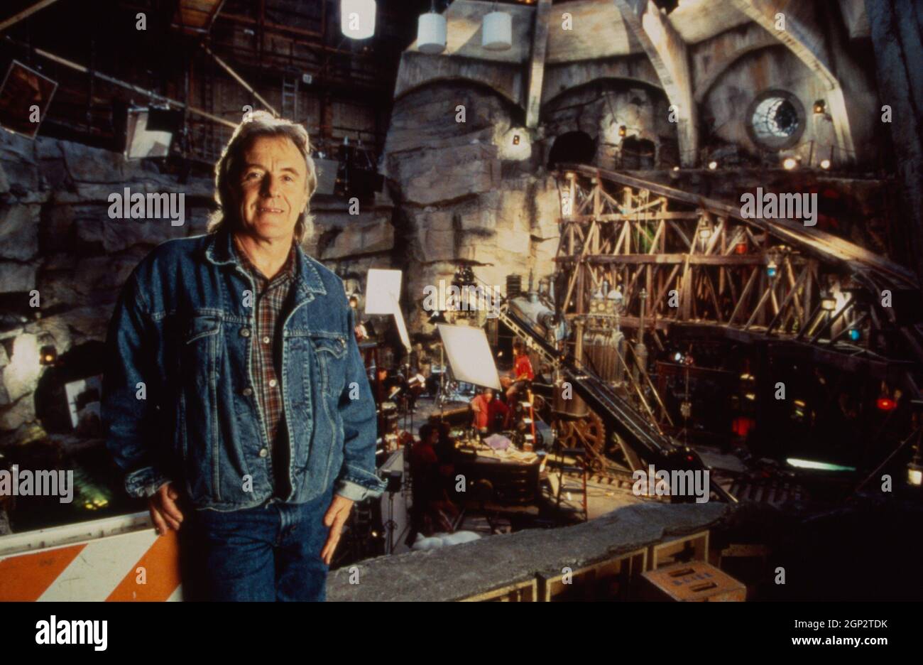 CASPER, production designer Leslie Dilley, on-set, 1995. ph: David ...