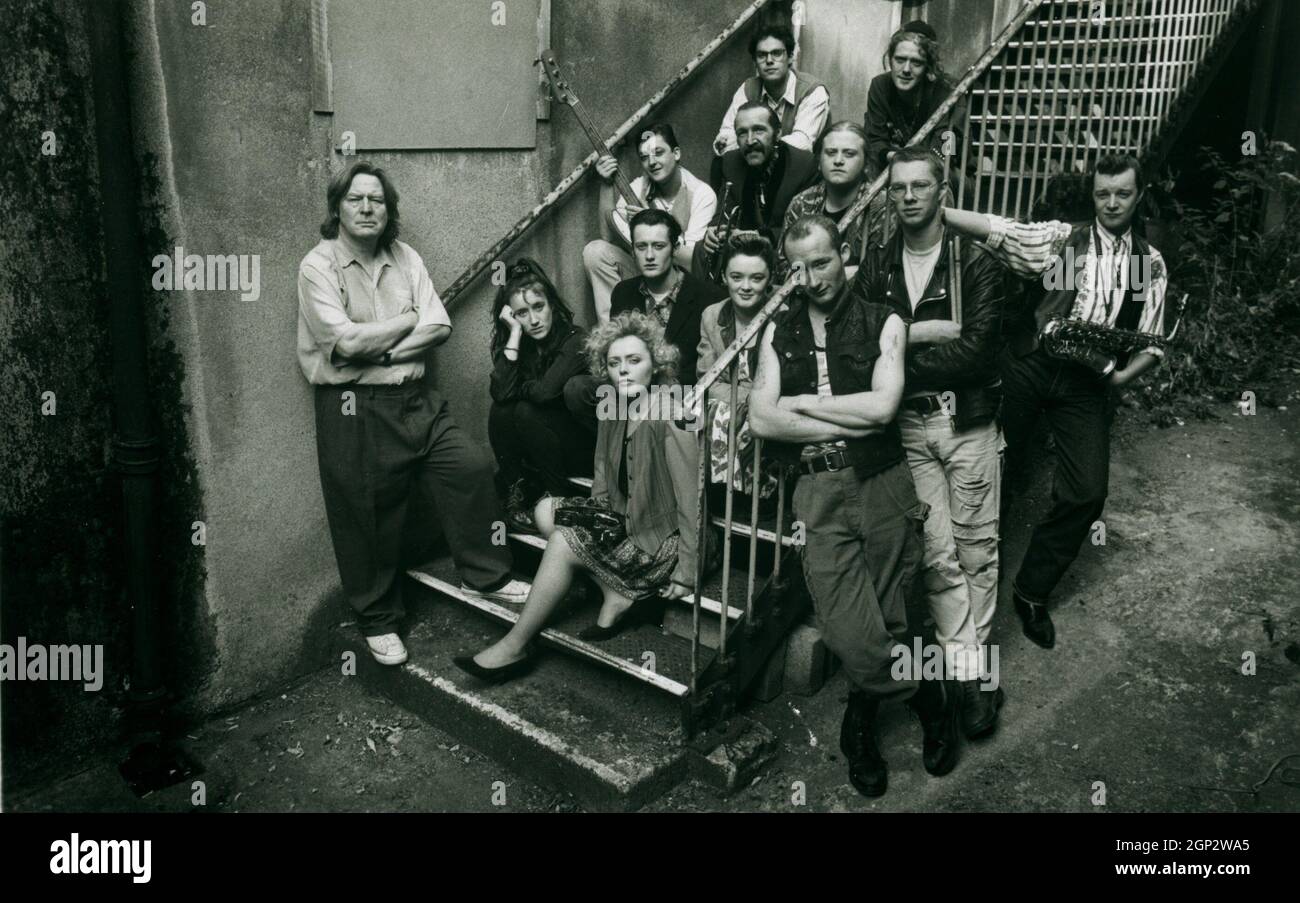 THE COMMITMENTS, from left: Alan Parker, director, Maria Doyle ...