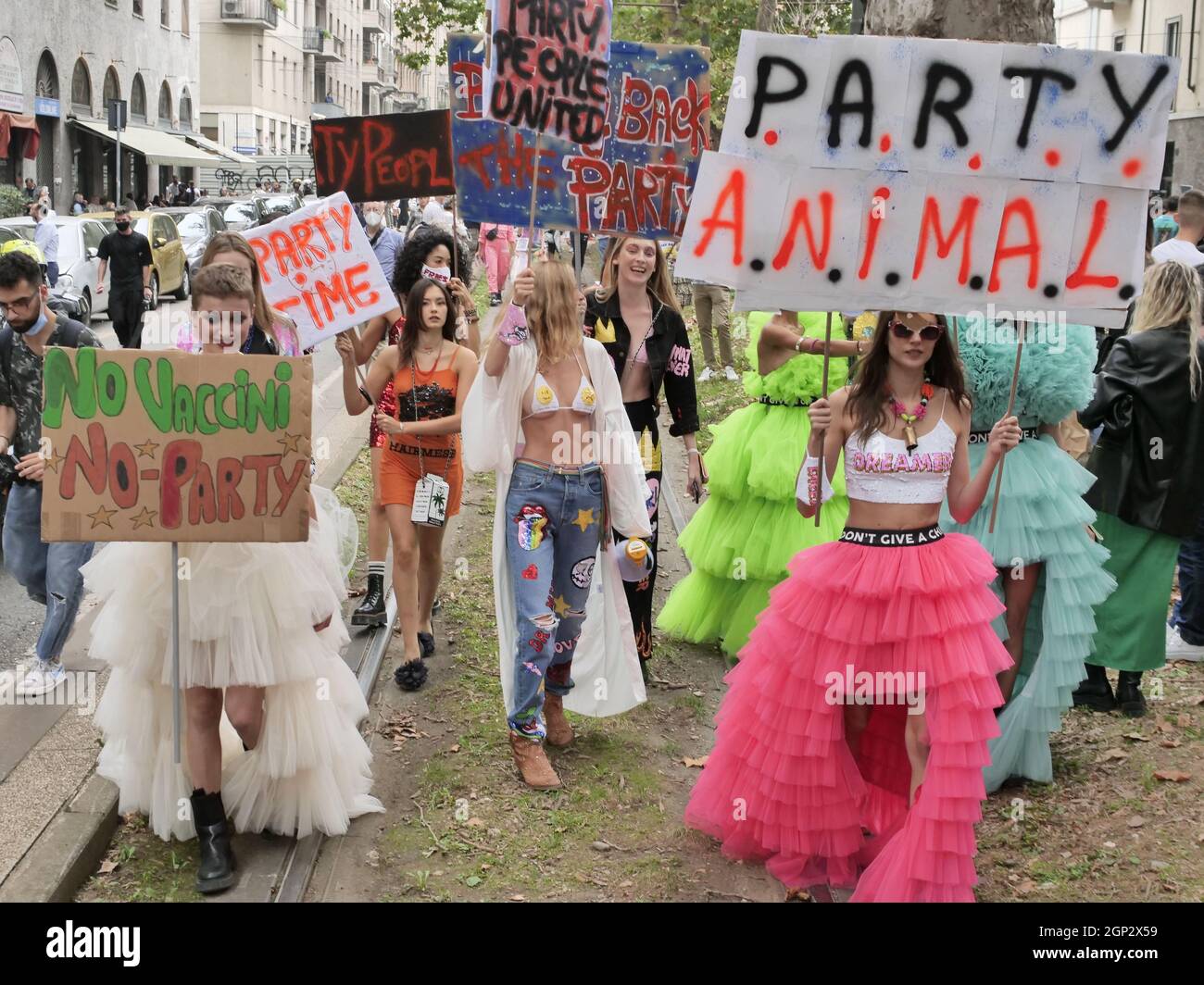 Many models spot parade during Milano fashion week before Dolce ...