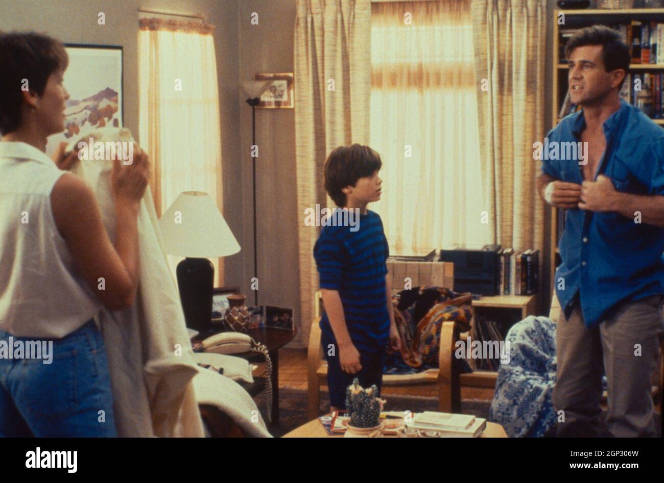 FOREVER YOUNG, from left: Jamie Lee Curits, Elijah Wood, Mel Gibson ...