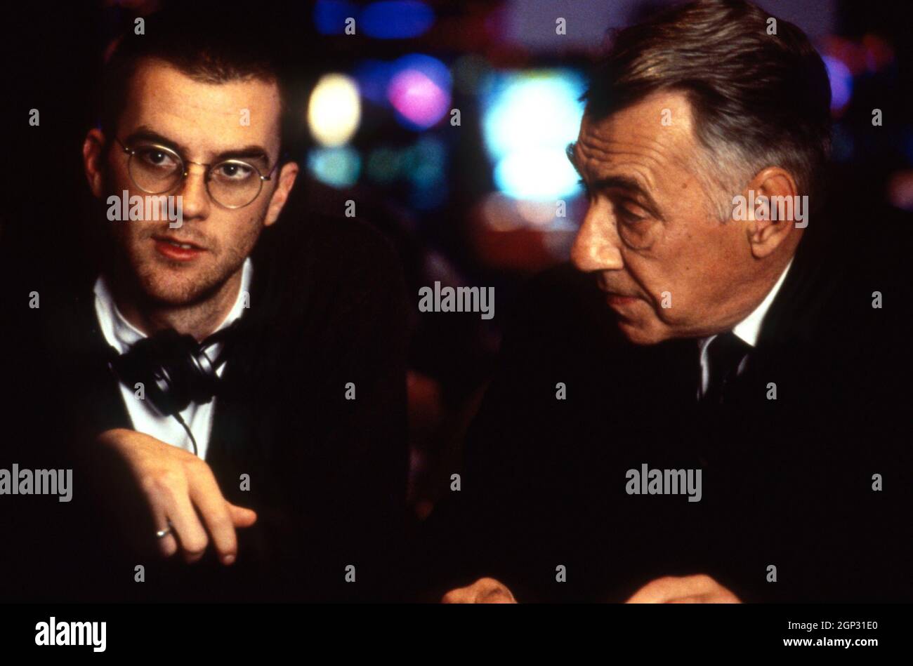 HARD EIGHT, (aka SYDNEY), from left: director Paul Thomas Anderson, Philip Baker Hall, on set ...