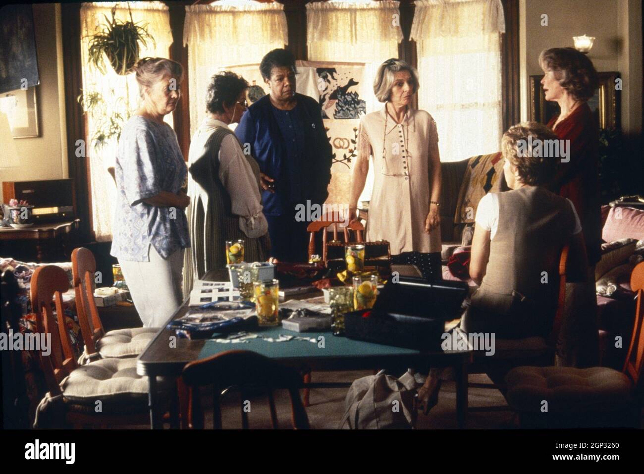 HOW TO MAKE AN AMERICAN QUILT, from left: Lois Smith, Jean Simmons ...