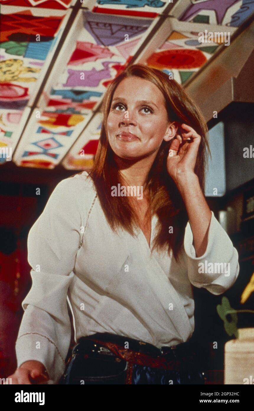 I LOVE YOU, ALICE B. TOKLAS!, Leigh Taylor-Young, 1968. ph: © Warner ...