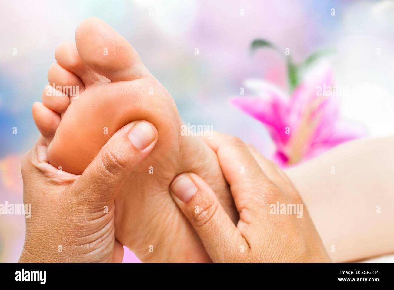 Foot reflexologist hi-res stock photography and images - Alamy