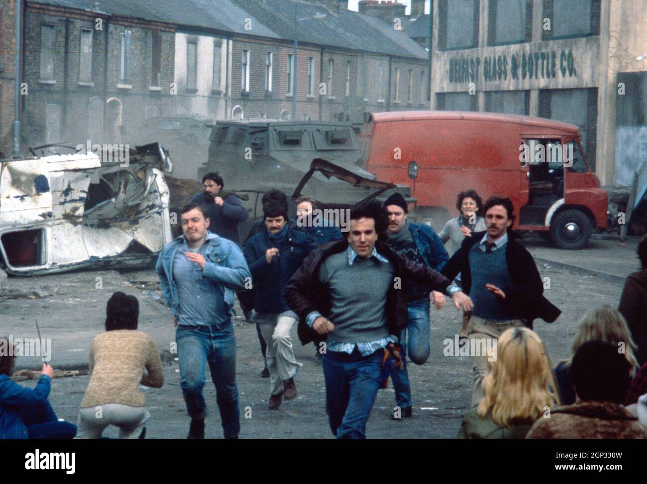 IN THE NAME OF THE FATHER, center: Daniel Day-Lewis, 1993. ph: Jonathan ...