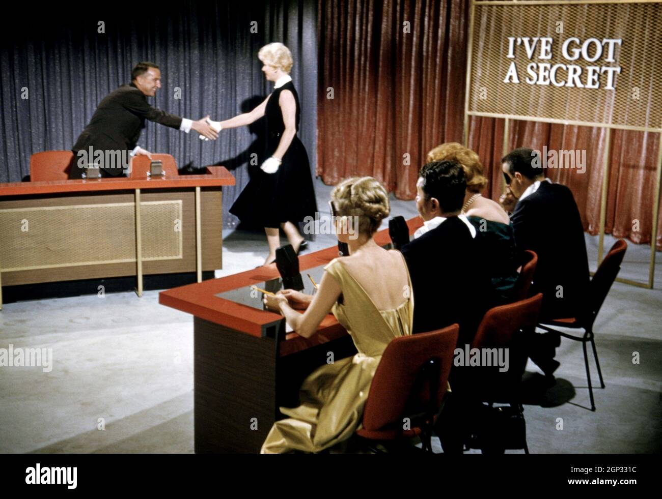 IT HAPPENED TO JANE, from left, Garry Moore, Doris Day, Betsy Palmer ...