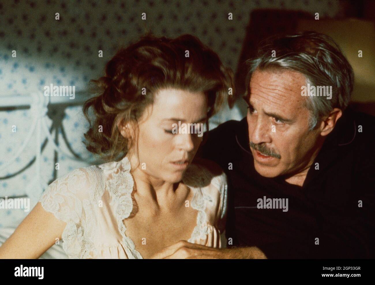 JULIA, from left: Jane Fonda, Jason Robards, 1977. © 20th Century Fox ...