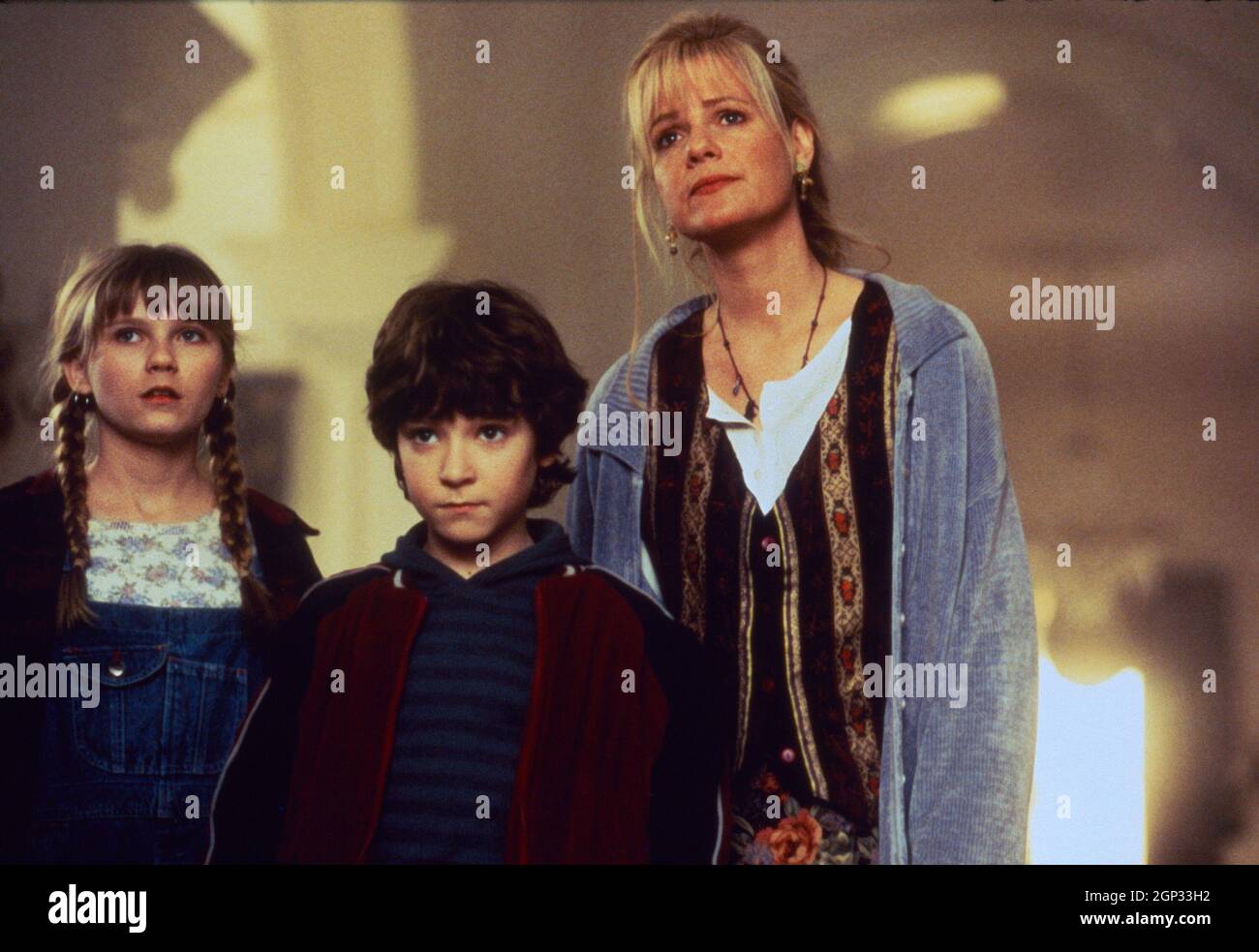 JUMANJI, from left: Kirsten Dunst, Bradley Pierce, Bonnie Hunt, 1995 ...