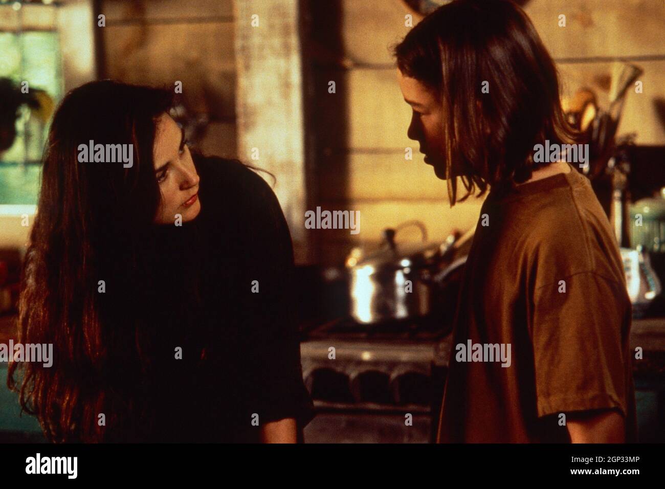 THE JUROR,from left: Demi Moore, Joseph Gordon-Levitt, 1996. © Columbia ...