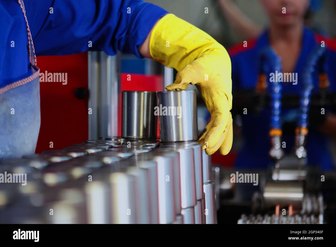 Preparation of finished bearings for conservation and packaging. Grease ...