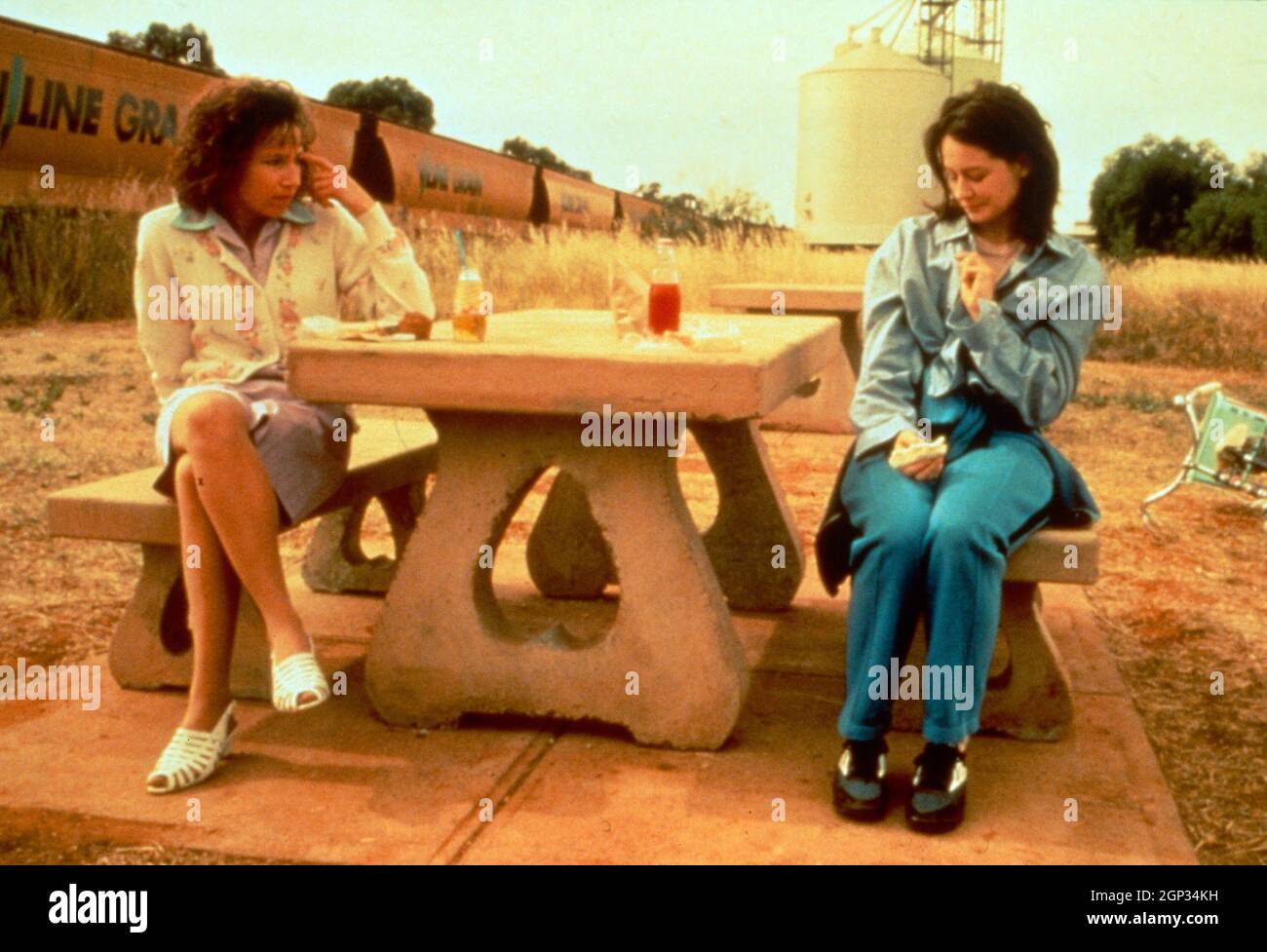 LOVE SERENADE, from left: Rebecca Frith, Miranda Otto, 1996. © Miramax ...