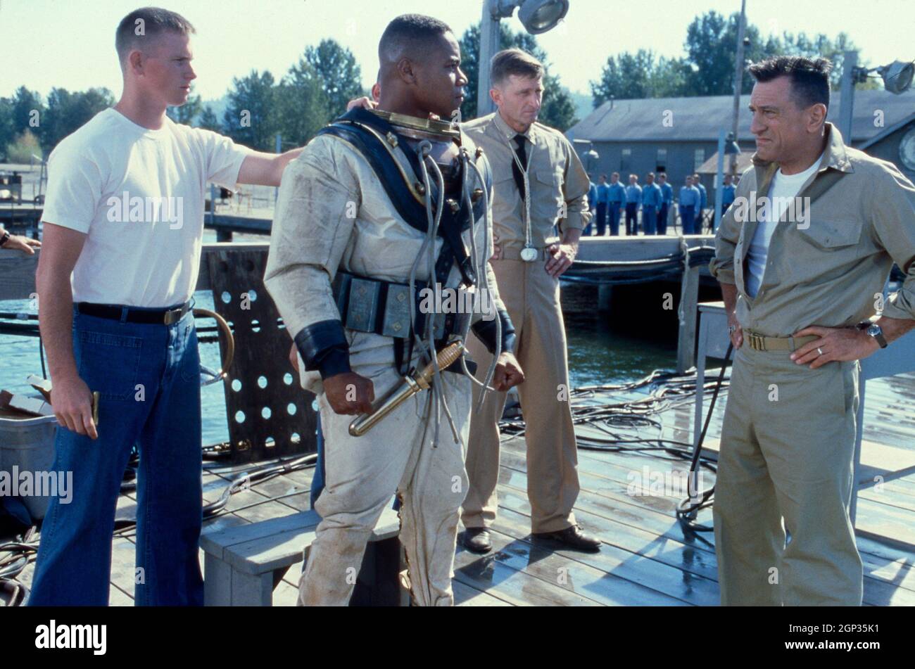 MEN OF HONOR, 2nd from left: Cuba Gooding Jr., Robert De Niro, 2000 ...