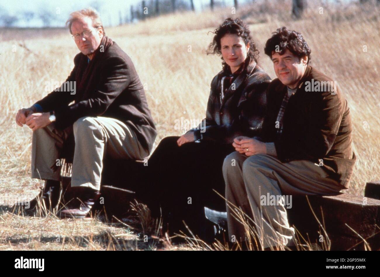 MICHAEL, from left: William Hurt, Andie MacDowell, Robert Pastorelli ...