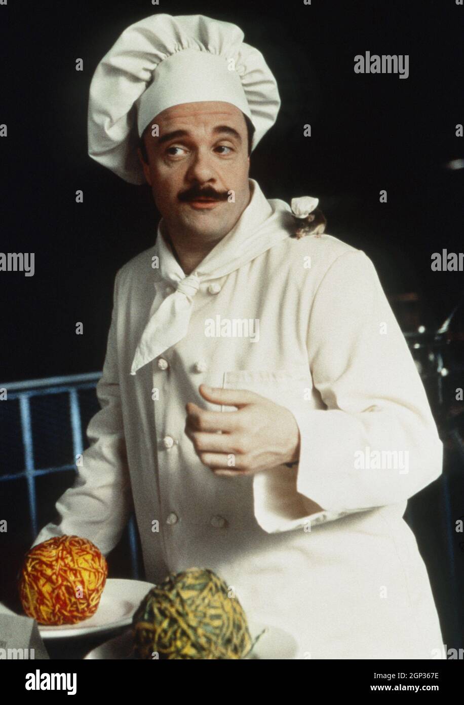 MOUSEHUNT, Nathan Lane, 1997. ©DreamWorks / Courtesy Everett Collection ...
