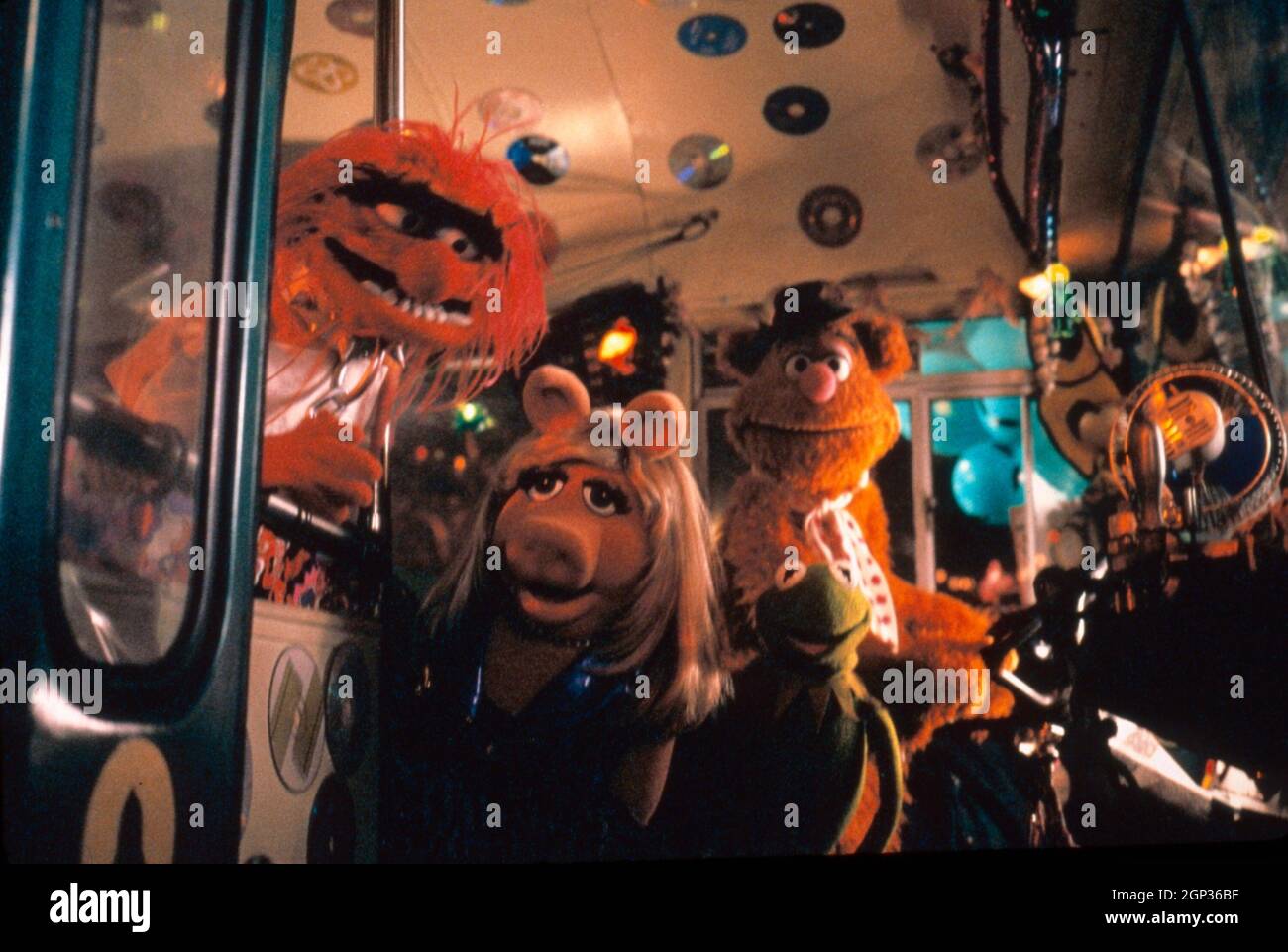MUPPETS FROM SPACE, from left: Animal, Miss Piggy, Fozzie Bear, Kermit ...