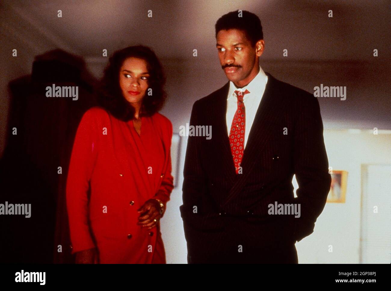 RICOCHET, from left: Victoria Dillard, Denzel Washington, 1991. ph ...