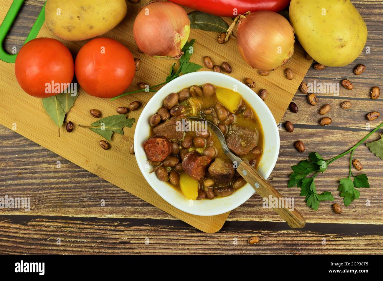 Top view shot of a wooden table with vegetables and soup made from it ...