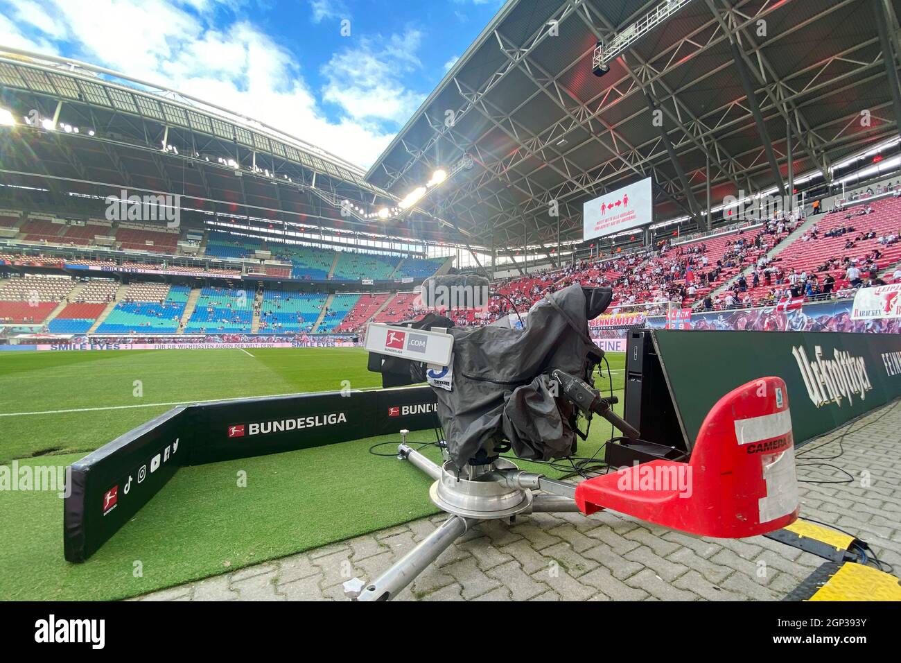 Tv sport broadcast host hi-res stock photography and images - Alamy