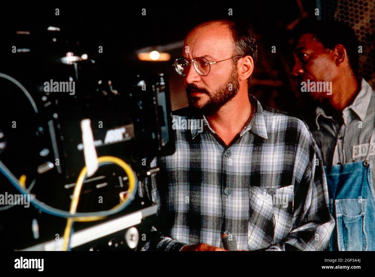 THE SHAWSHANK REDEMPTION, from left: director Frank Darabont, Morgan ...