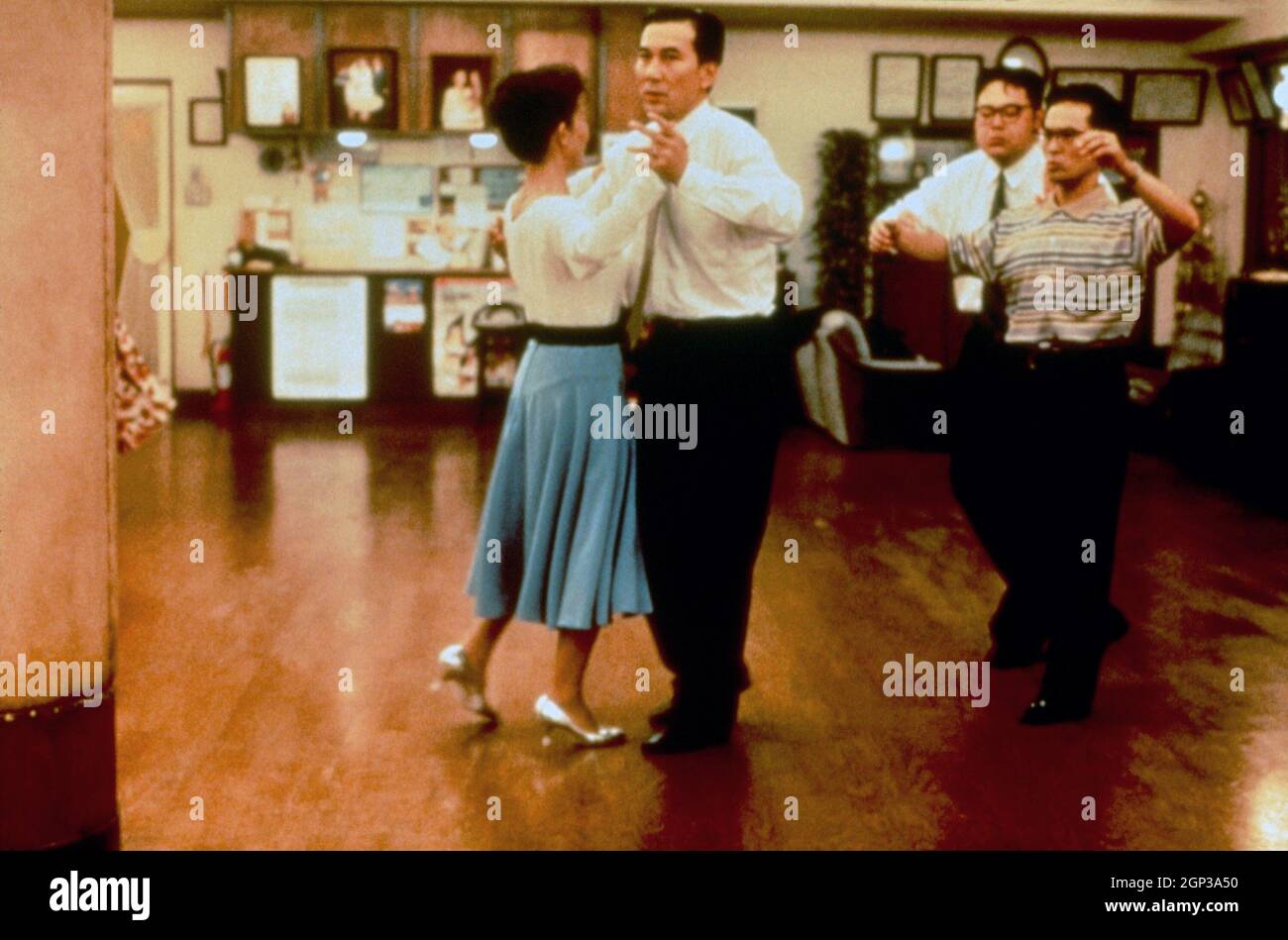 SHALL WE DANCE?, (aka SHALL WE DANSU?), from left: Reiko Kusamura, Koji Yakusho, Hiromasa ...