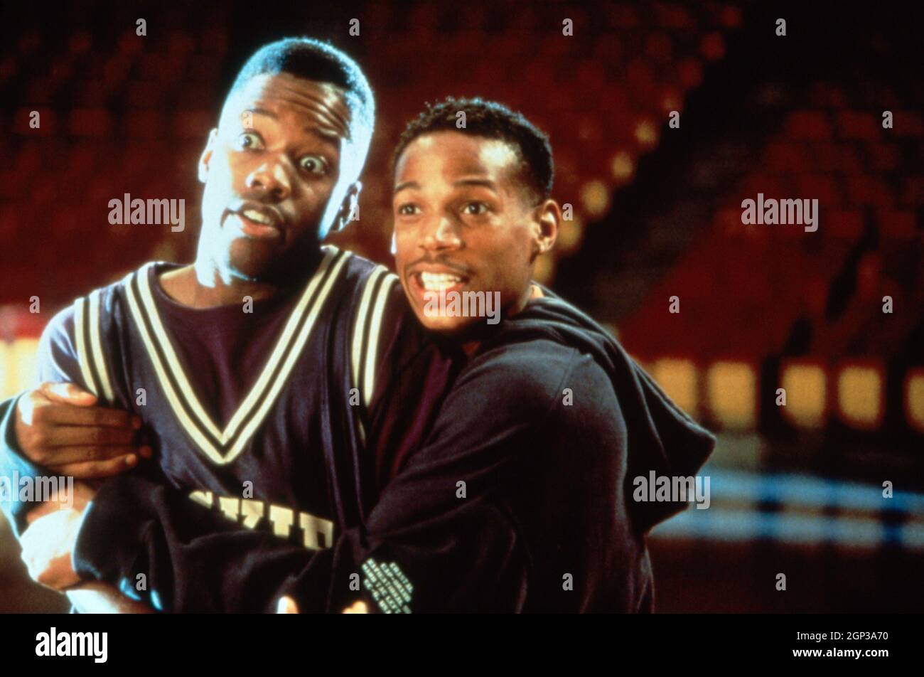 THE SIXTH MAN, from left: Kadeem Hardison, Marlon Wayans, 1997. © Buena ...