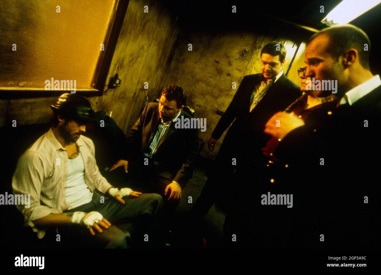 SNATCH, from left: Brad Pitt, Stephen Graham, Andy Beckwith, Alan Ford ...