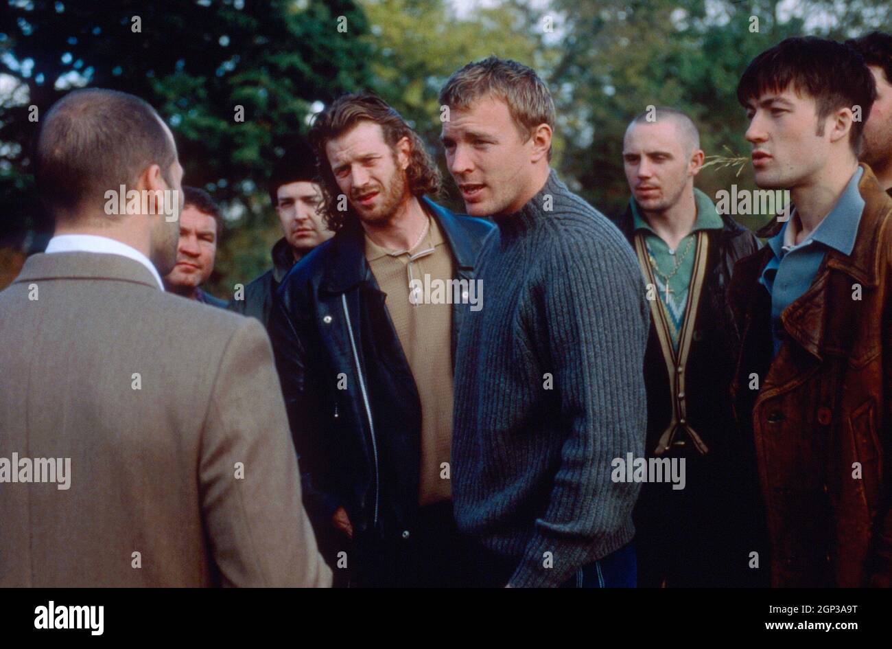 SNATCH, from left: Jason Statham, Jason Flemyng (in leather jacket ...