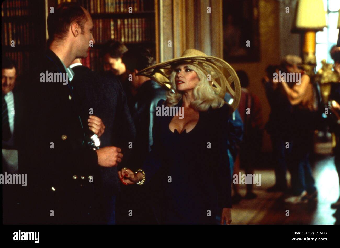 SPLITTING HEIRS, center: Barbara Hershey, 1993. ph. Clive Coote ...