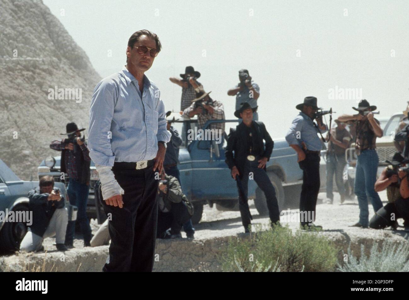 THUNDERHEART, front left: Sam Shepard. ph: Elliott Marks / ©TriStar ...