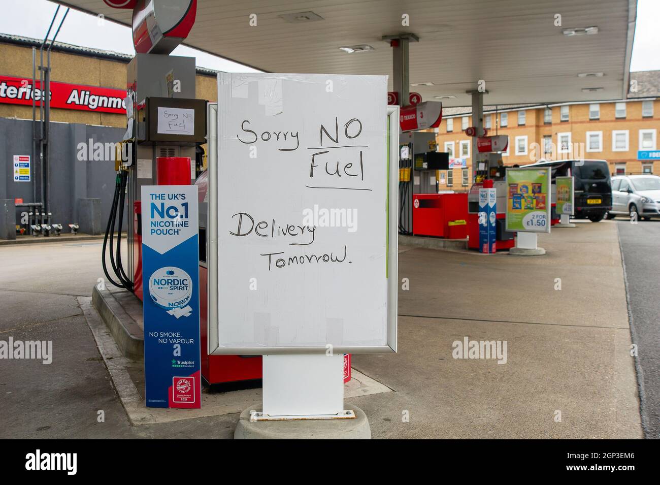 Slough, UK. 28th September, 2021. The Texaco petrol station on the ...