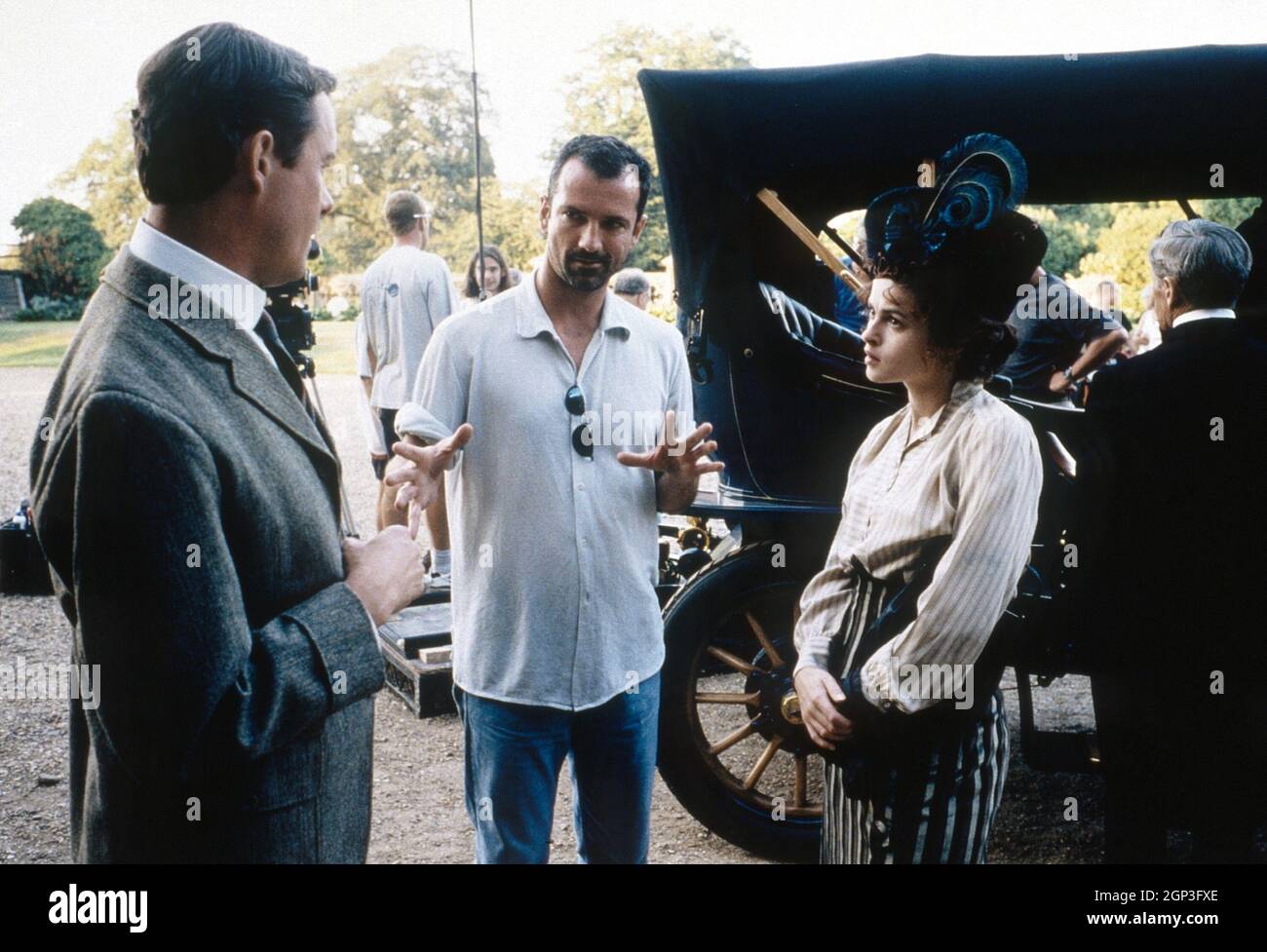 THE WINGS OF THE DOVE, from left: Ben Miles, director Iain Softley ...
