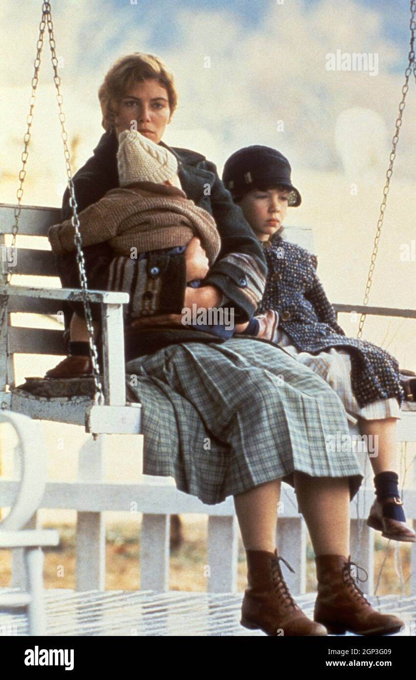 WINTER PEOPLE, from left: Kelly McGillis, Amelia Burnette, 1989 ...