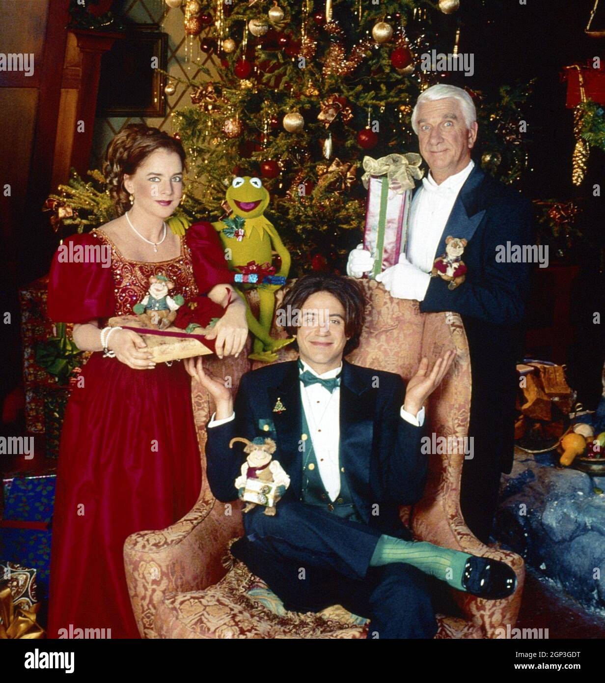 MR. WILLOWBY'S CHRISTMAS TREE, from left: Stockard Channing, Kermit the ...