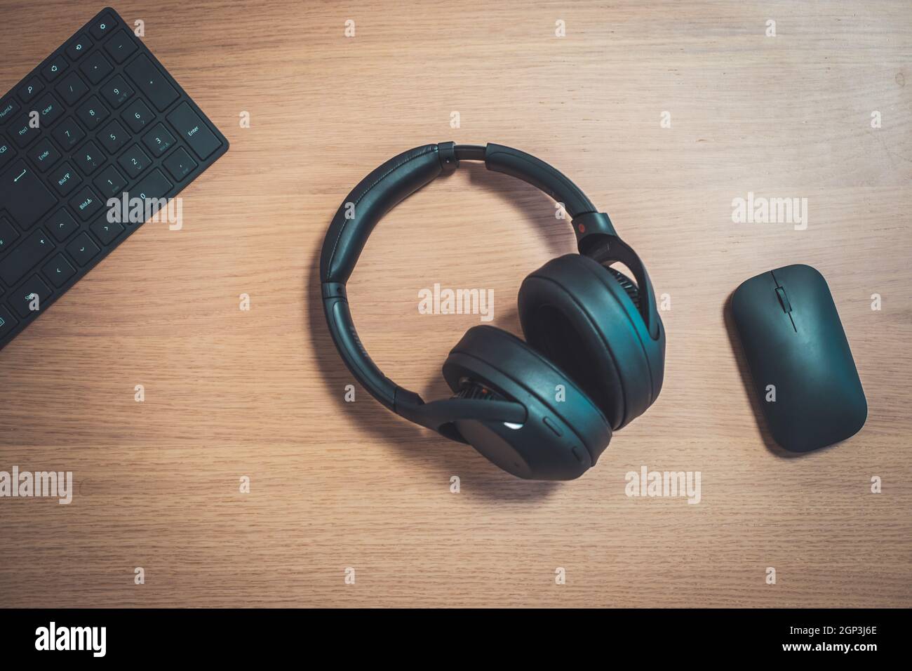 Wireless black headphones, mouse and keyboard on wooden desk Stock ...