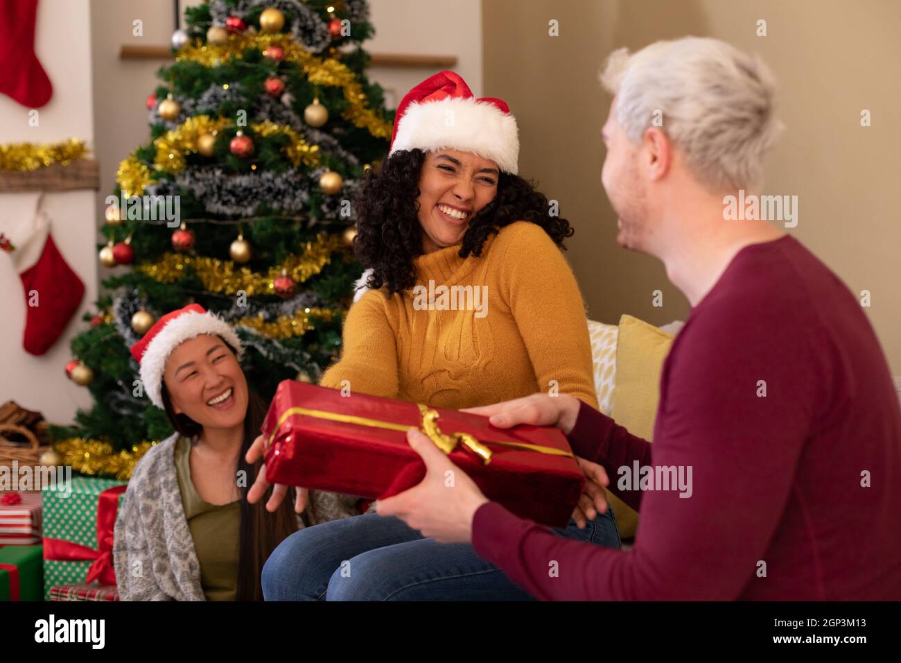Male sharing hi-res stock photography and images - Alamy