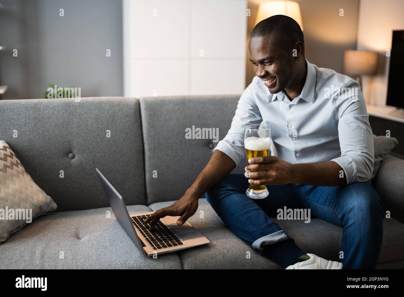 Virtual Beer Pub Party Event Using Laptop Stock Photo - Alamy