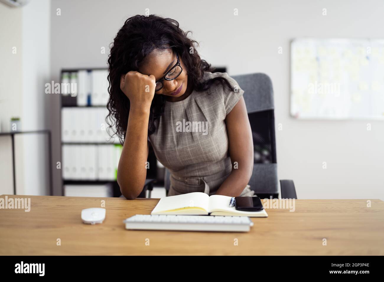Sad african american woman hi-res stock photography and images - Alamy