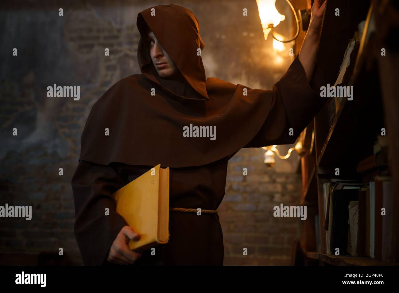 Holding cross vampire hi-res stock photography and images - Alamy