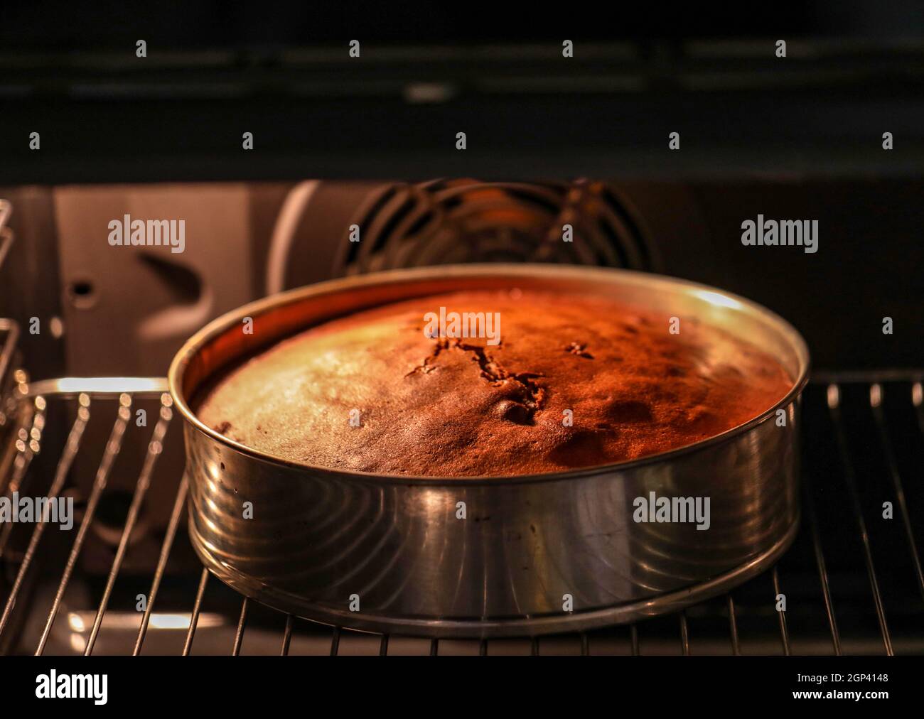 Freshly made homemade cake hi-res stock photography and images - Alamy