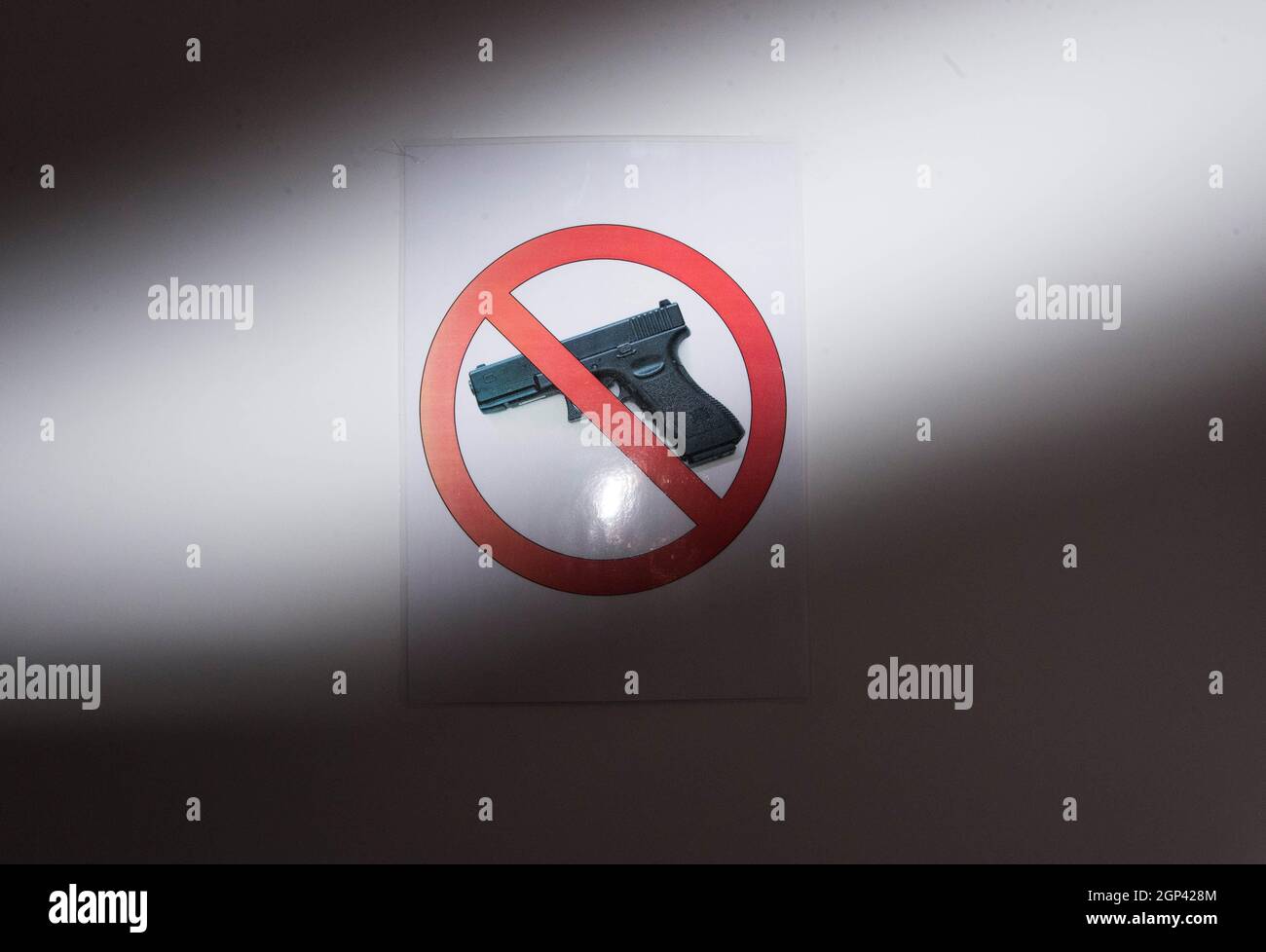 Shooting pictogram hi-res stock photography and images - Alamy