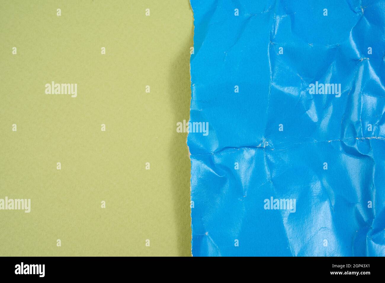 Half crumpled paper texture hi-res stock photography and images - Alamy