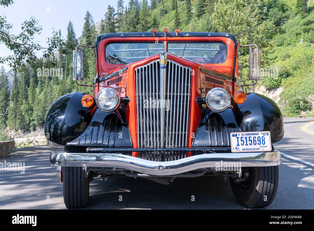 Red bus tours glacier national hi-res stock photography and images - Alamy