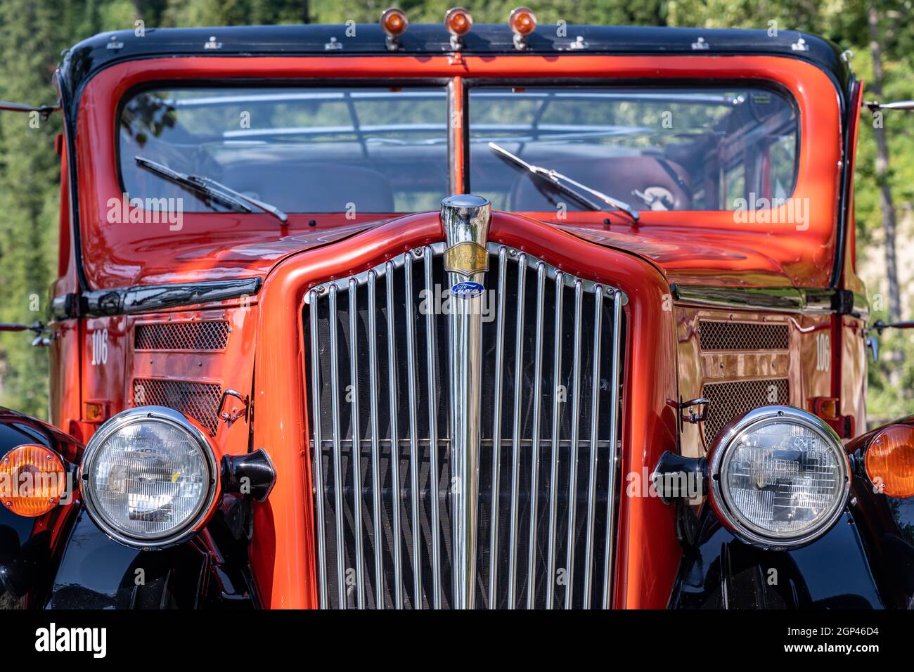 Red bus tours glacier national hi-res stock photography and images - Alamy